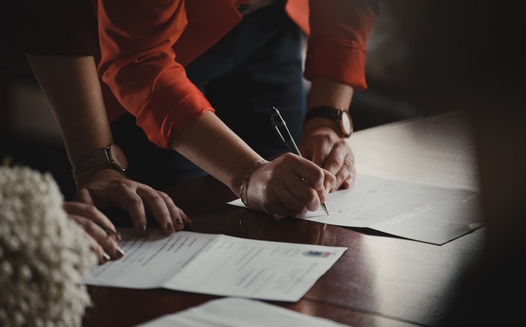 The Official Guide: Wet Signature VS eSignature (2024) - SignHouse